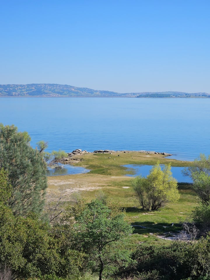 Lakefront 3bd/2ba. Private Lake Access In Backyard - Granite Bay, CA