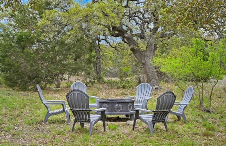 Hill Country Retreat 5 Acres 2 King Beds/1queen - Driftwood, TX