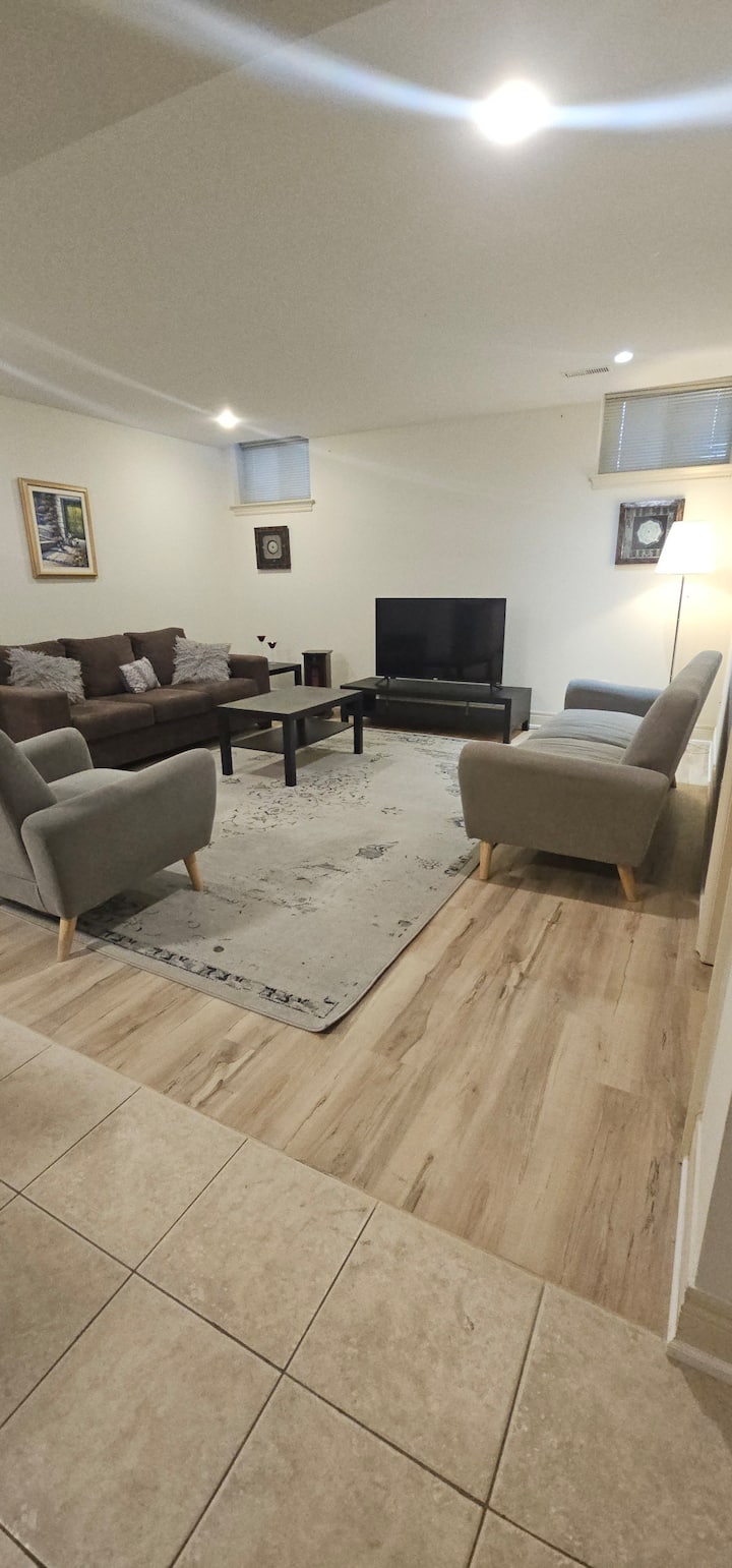 Cozy Two Bedroom Walkout Basement - Vaughan