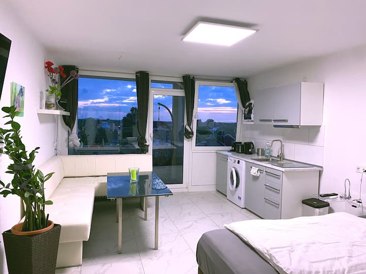 Skyline/airport/bhf/free Parking/29qm - Düsseldorf