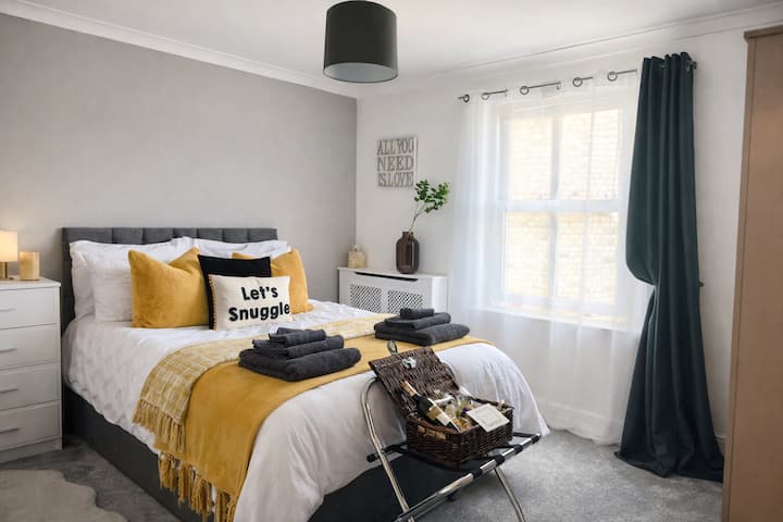 Centrally Located A Home From Home - Free Parking - Kent