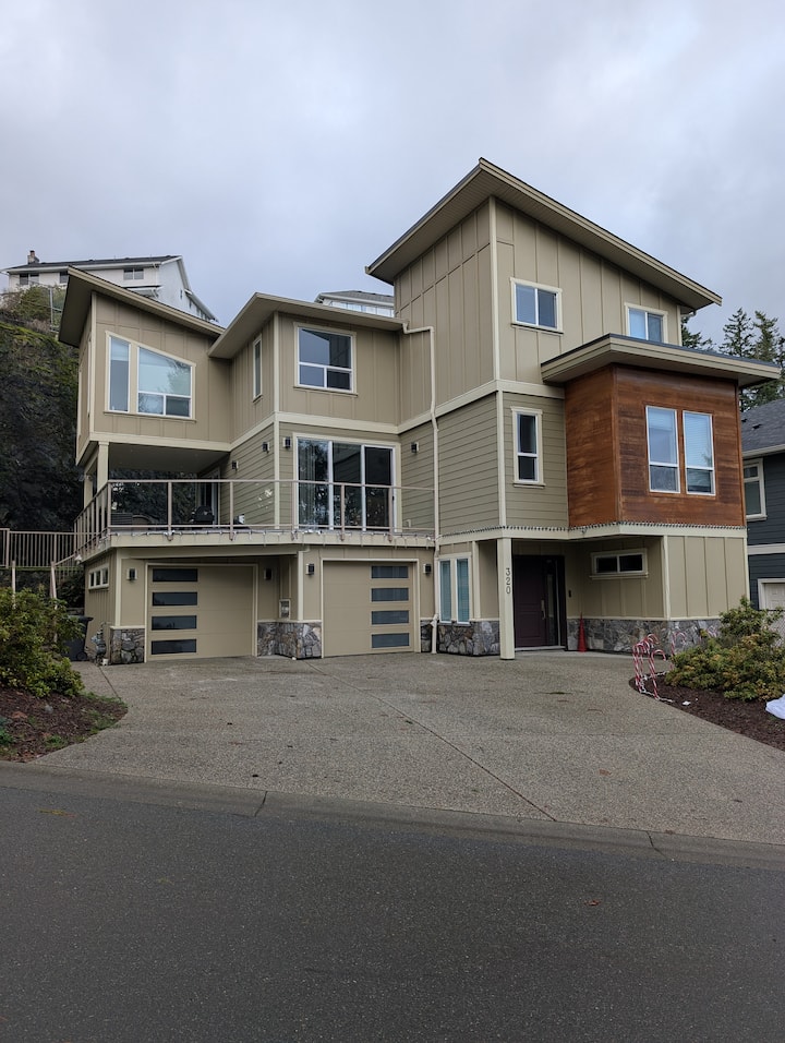 1 Bedroom Suite Sleeps 4 Near Trails In Langford. - Langford