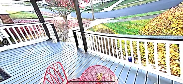 Chippy’s Cozy Nook-(a Parma Historic Century Home) - Parma, OH