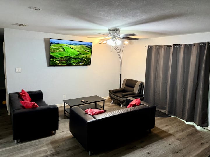 Redwood Residence -4bedroom House- Great Location - 매캘런