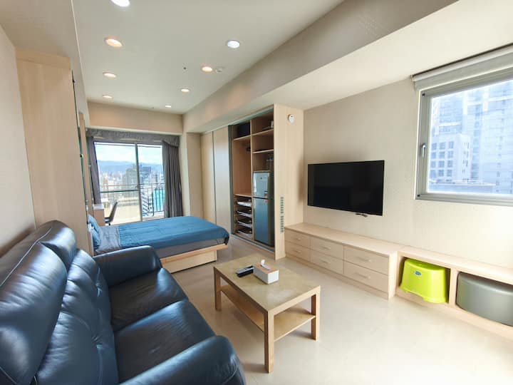 Convenient Studio- Balcony W/city Views Above Mrt - Taipei