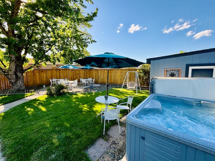 Two Homes - Hot Tub & Large Dining Table Seats 16 - Meridian, ID
