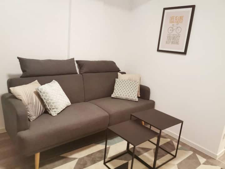 Bright & Modern Studio  Ideal For Monthly Stays - Düsseldorf