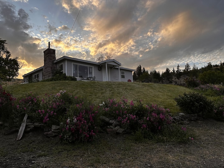 The Farm House At Guyon Springs/weekend Breakfast - John Day Fossil Beds 