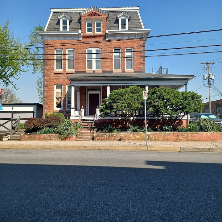Malt Baron's Mansion - Louisa Frank Suite (#3) - Marietta, PA