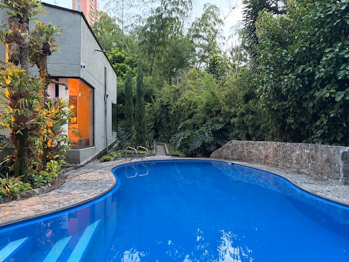 New Mansion With Pool & Jacuzzi, El Poblado - Medellín, Colombia