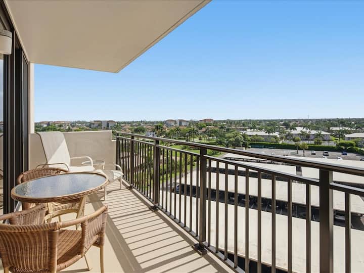 Beachfront 1br Condo, Pool, Wi-fi-tw-714 - Marco Island, FL