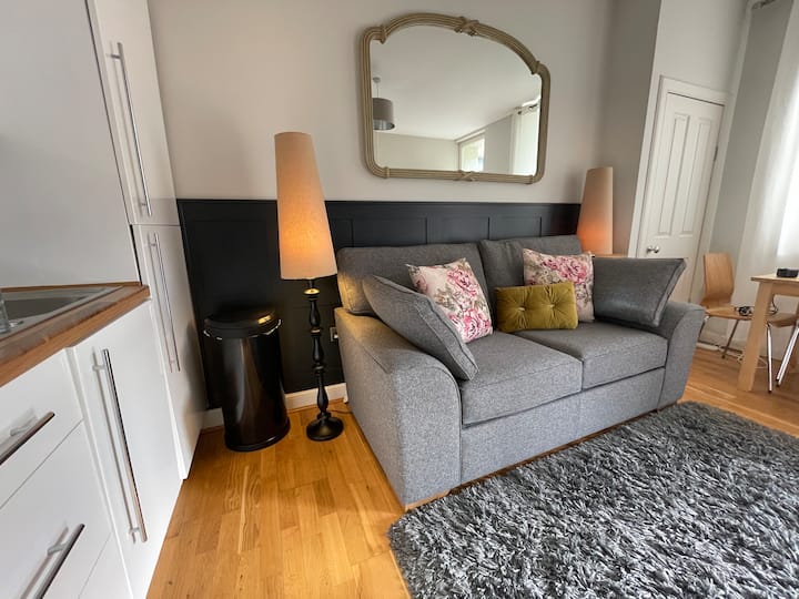 Tron Square Cosy Apartment,  5 Mins From Castle - Edinburgh