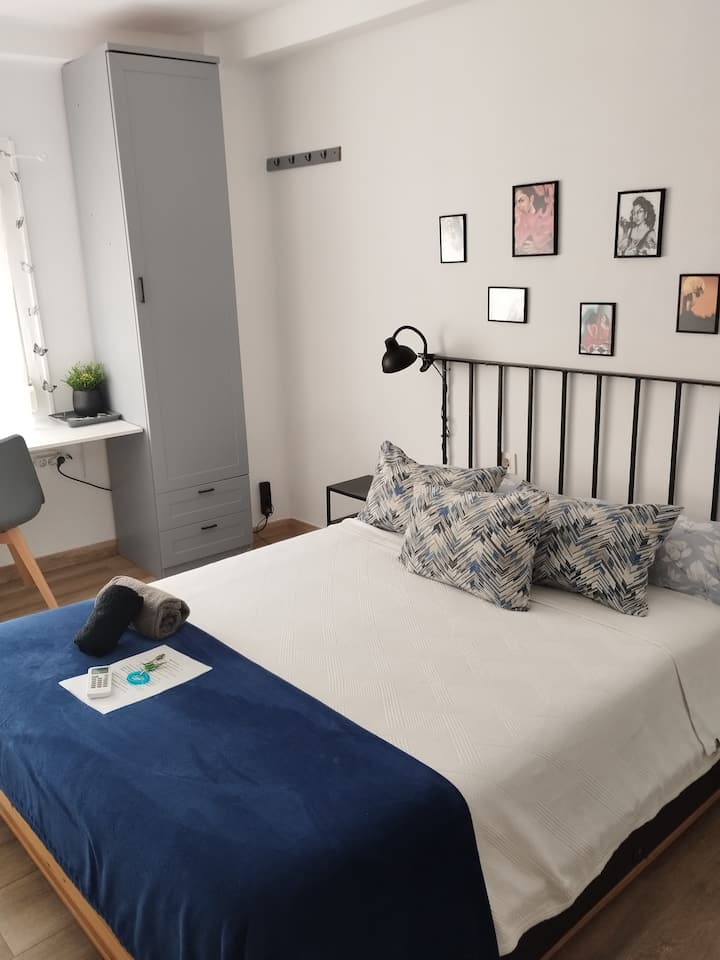 Habitación Con Baño Privado A 5 Min De La Playa . - Málaga