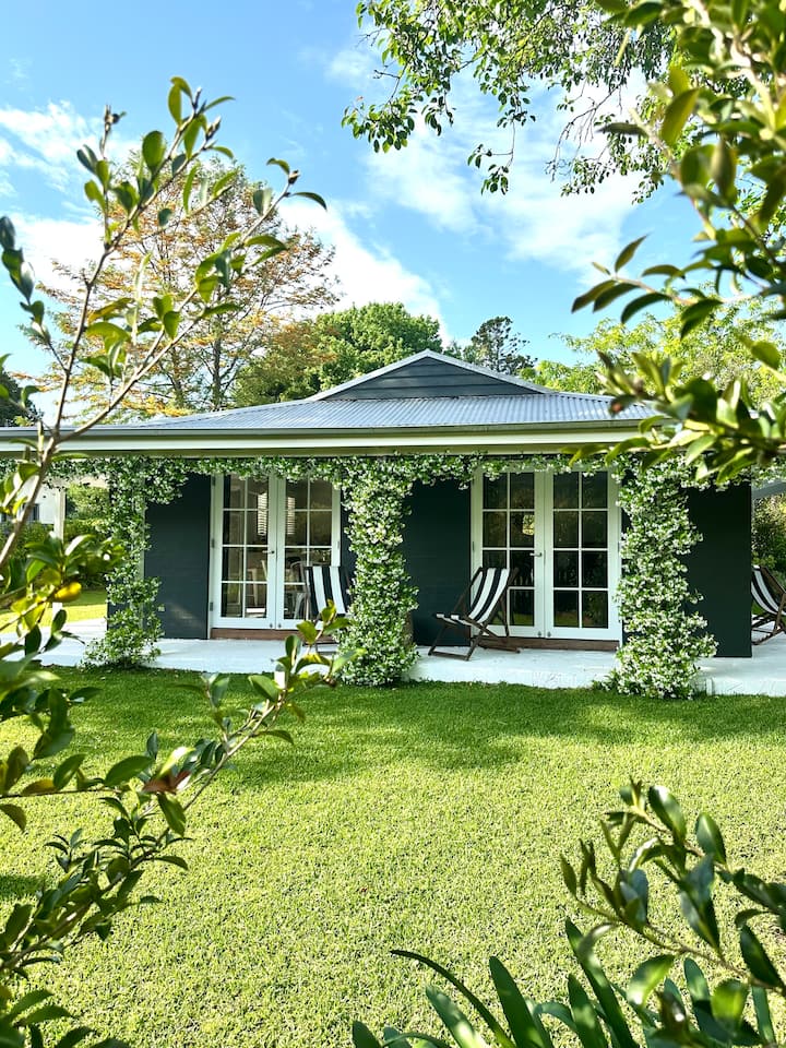 The Away: Peaceful In Town Luxe. Close To Beaches - Berry