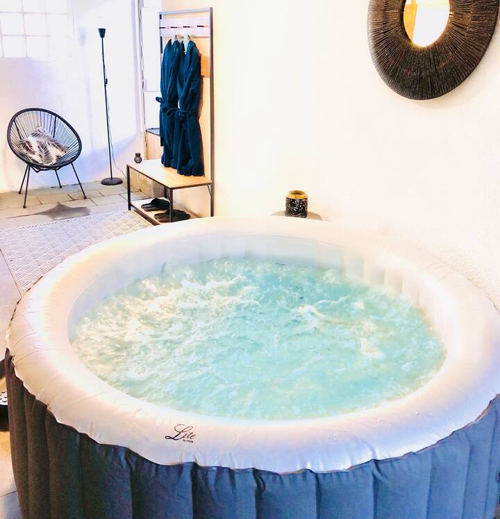 Au Chant Du Ruisseau: Logement Avec Jacuzzi [1] - Chalmazel