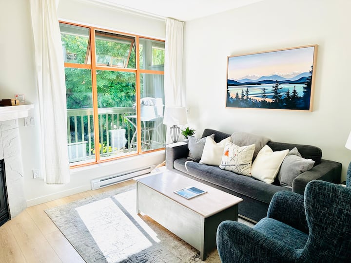 Pool & Hottub!  2bd/2ba Whistler Village Townhouse - Whistler