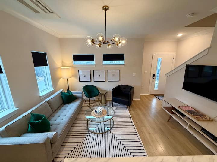Luxury East Loft | Mins To Broadway | Free Parking - SoundWaves at Gaylord Opryland, Nashville