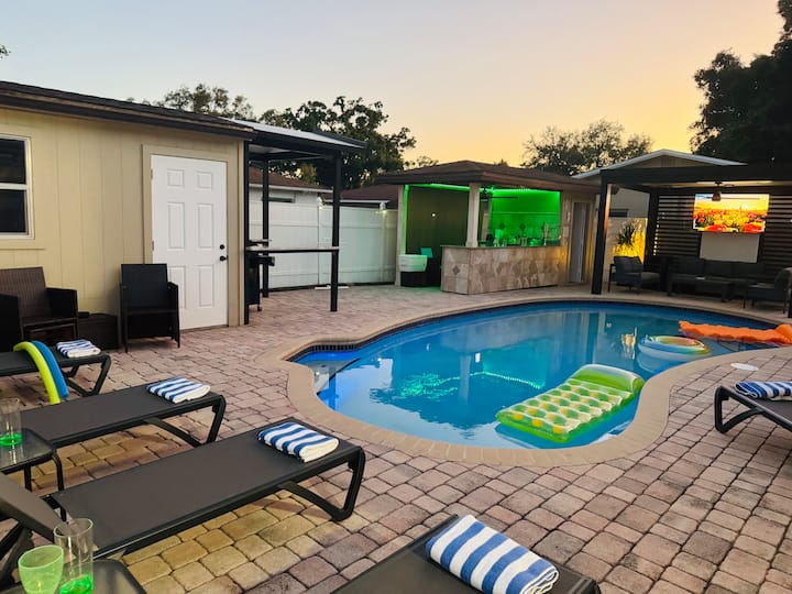 West Tampa Villa # 1 Near Stadium & Airport + Pool - Tampa
