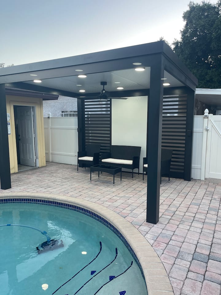 West Tampa Villa1 With Pool Oasis- Near Stadium - Tampa, FL