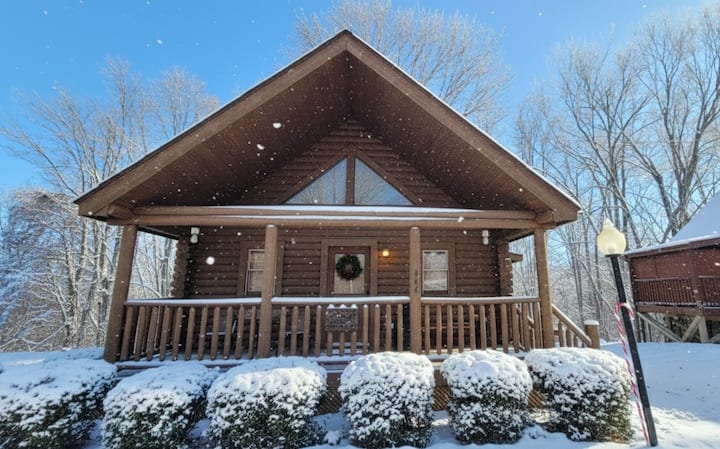 Easy Roads! Great Location Pigeon Forge W/ Hot Tub - Pigeon Forge, TN
