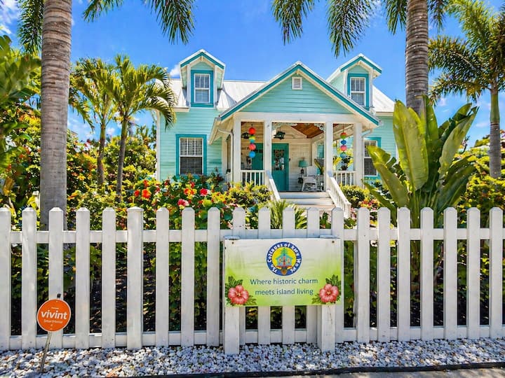 Stunning Historic Hideaway Minutes From Beach - Atlantis, FL