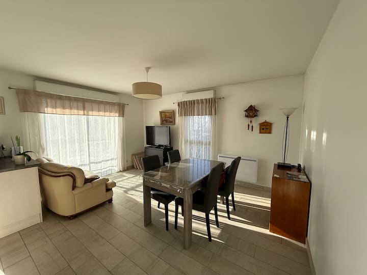 Appartement En Résidence Calme, Place De Parking - Chantilly