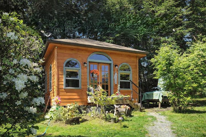 Charming Tiny Studio | Nature Setting - Abbotsford
