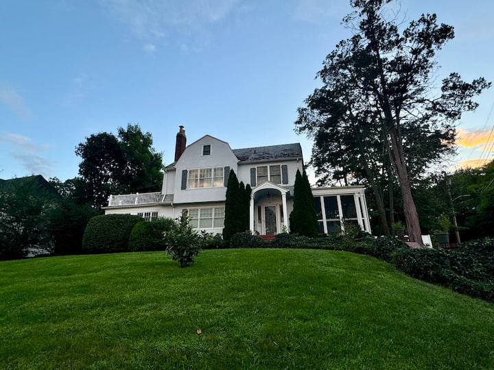 Labrador Manor: Westchester County Home With Pool - Greenwich
