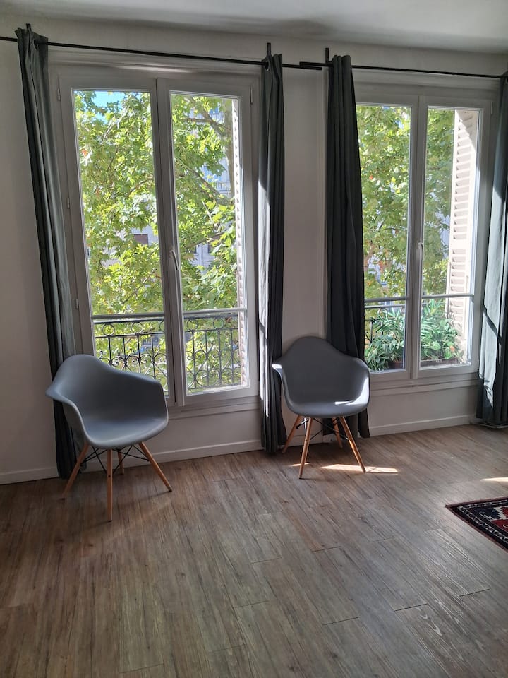 Grand Deux Pièces à 15 Minutes Des Champs ÉLysées. - Clichy