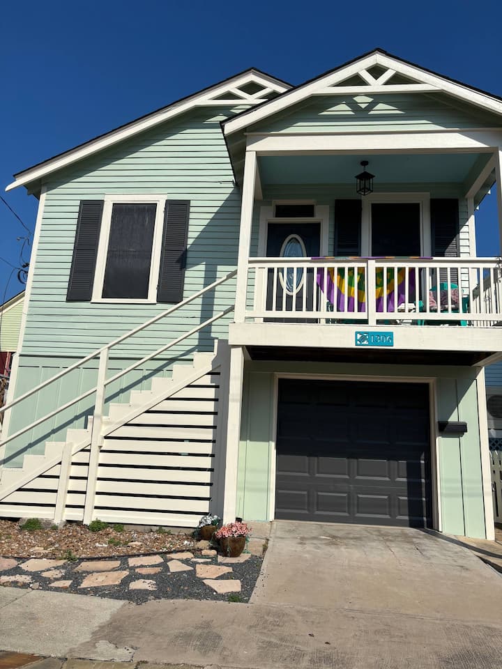 Historic Cottage On 19th St Bicycle Path (Main Rd) - Galveston Island, TX