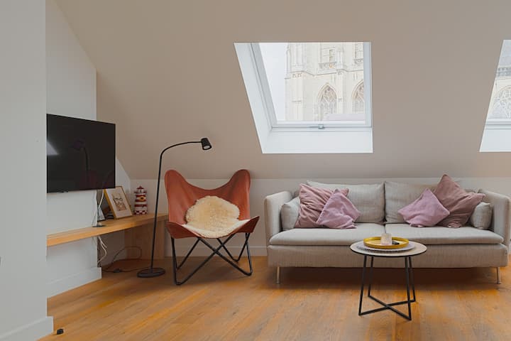 Iconic Cathedral View | City Apartment - Antwerp