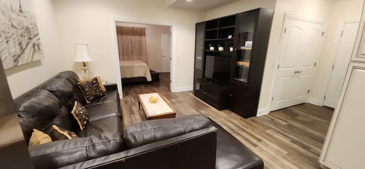 Elegant 2br/2ba Northshore Garden Apartment - Highland Park, IL