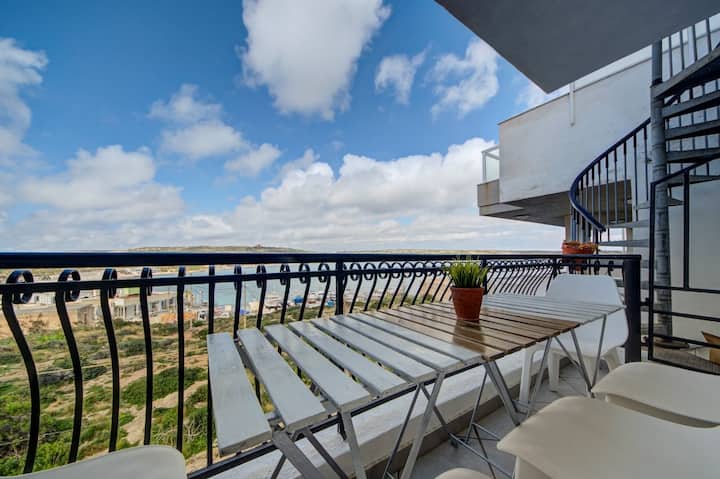Seafront Apt | Mellieħa Bay | Sleep 5 - Malte