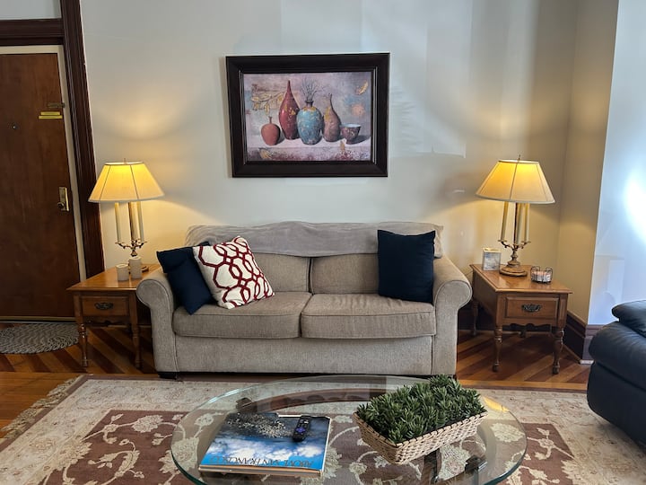 1 Queen Bed Downstairs Apt; Long Term Stays - Ohio