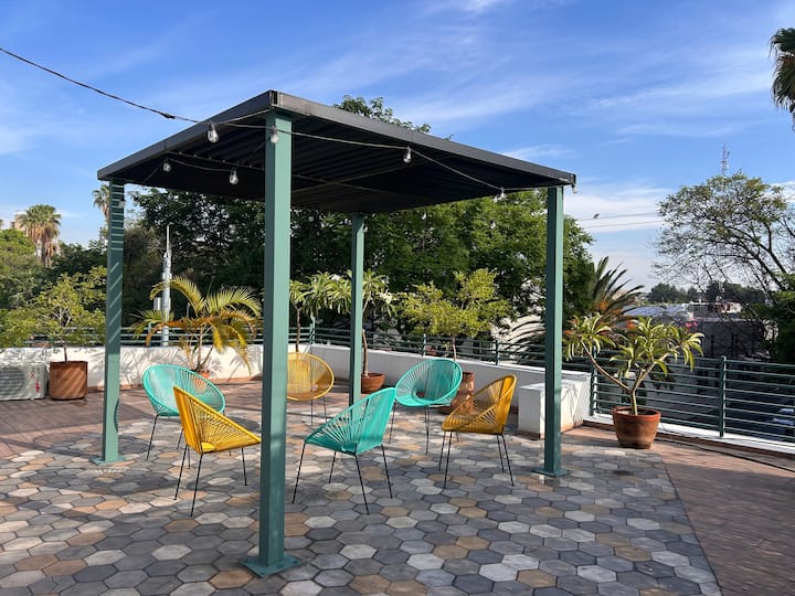 Casa Con Terraza Y A/c  En El Corazón De Gdl - Guadalajara