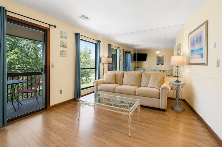 One Bedroom Condo At Pointe Royale Golf Resort - King Bed, Balcony, Full Kitchen - Table Rock Lake