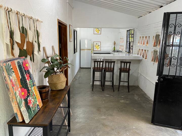 Casa Josefina’ Con Amplio Estacionamiento - Manzanillo