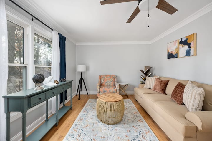 The Serene Cottage - Fredericksburg, VA