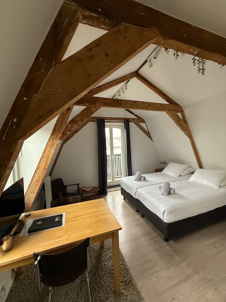 Classic Attic City Centre| Quiet, Private & Modern - Ámsterdam
