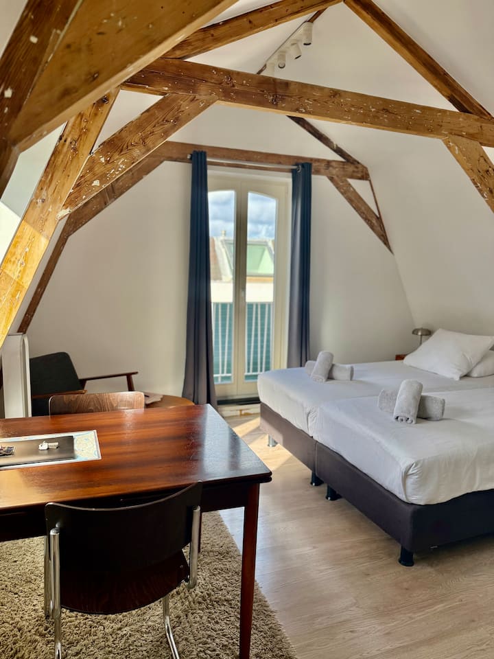 Classic Attic City Centre| Quiet, Private & Modern - Amsterdam
