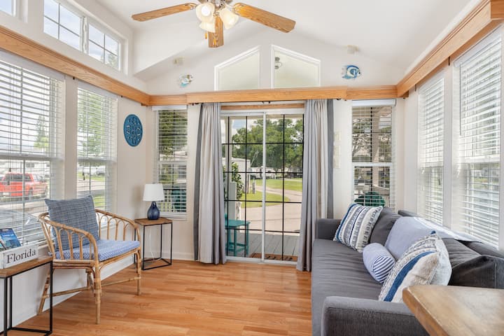Great Reviews! Tiny Home In Safe & Quiet Area! - Gatorland, Orlando