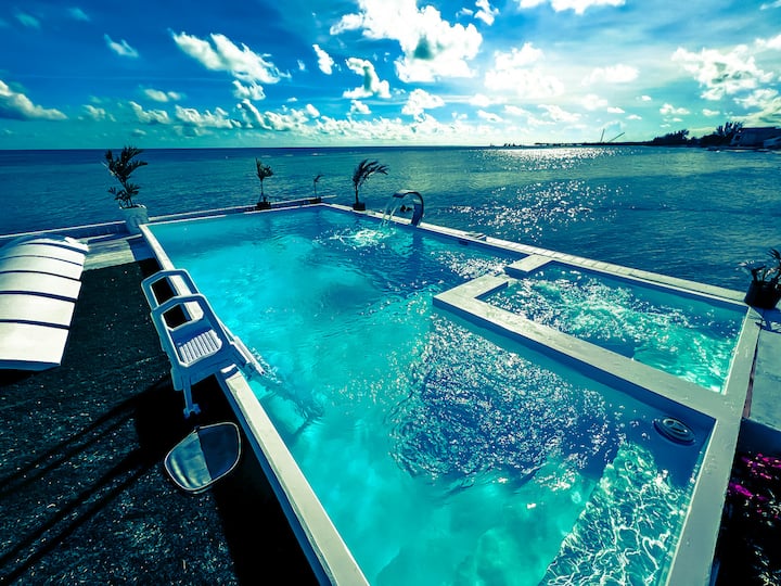 Ocean Front Villa Sleeps 10 Private Pool 3 Suites - Nassau
