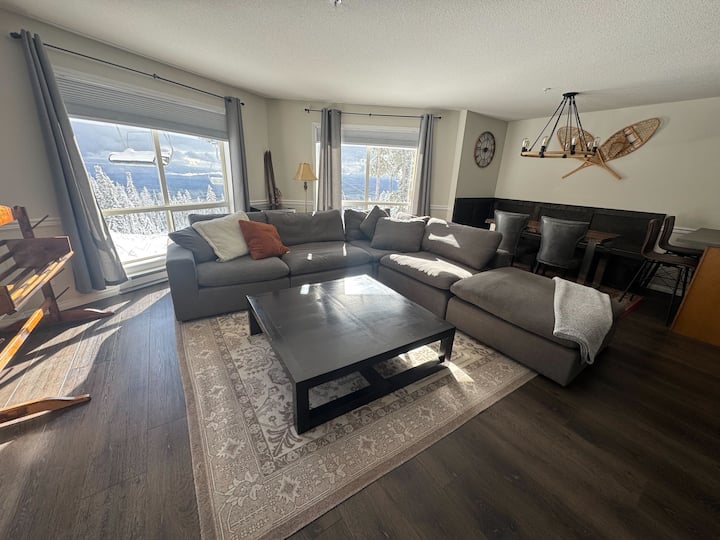 Reno'd. Ski In/out Near Village + Dog Friendly - Big White Ski Resort, BC
