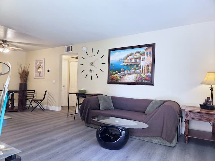 Elegant 2br/2ba, Near Strip, Free Parking/gym/pool - Henderson, NV