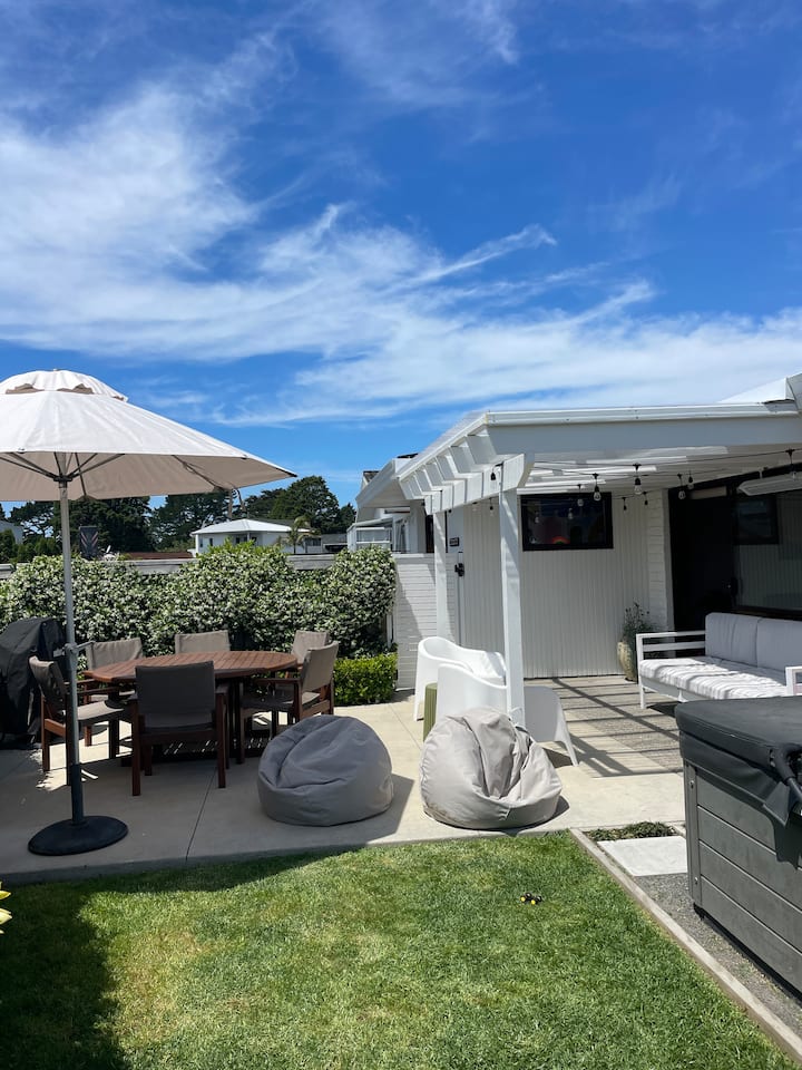 Sunny Beach House @ The Mount - Mount Maunganui