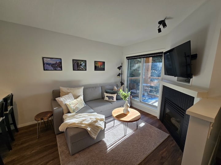Village Condo With Stunning Mountain Views! - Whistler