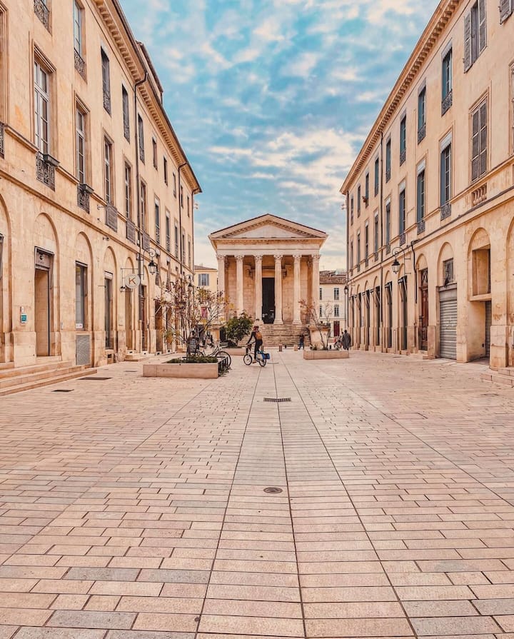 À 2 Pas De La Maison Carrée+ Accès Parking - Gard