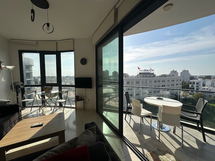 City Centre Flat With Panoramic Views & Netflix - Famagusta