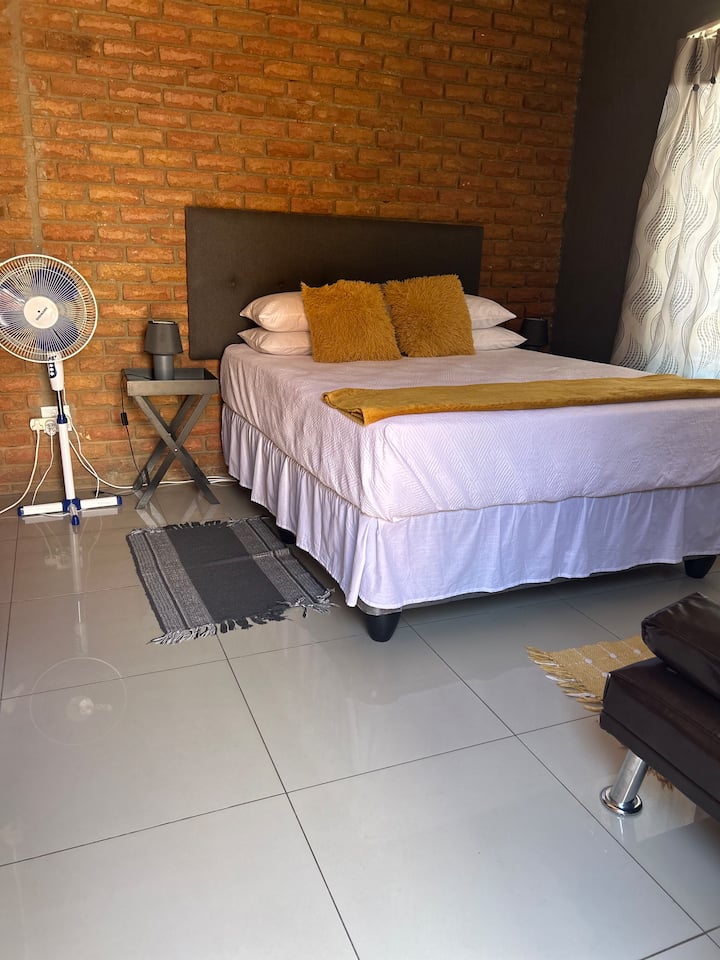 Mary's Spacious And Homely Place - Polokwane