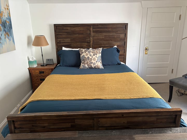 Puget Sound Room ~ Burke House In Wallingford - Seattle, WA